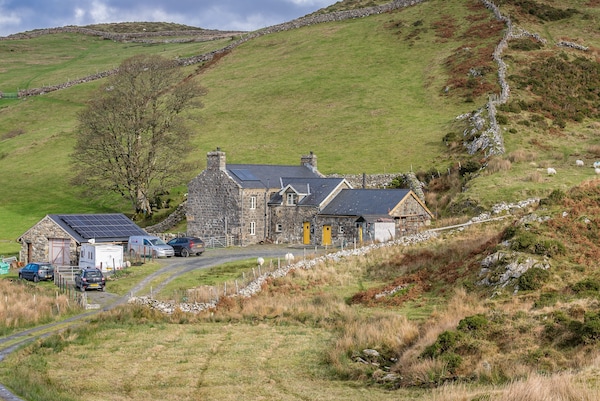 Deildref - A Self Catering Cottage That Sleeps 8 Guests In 4 Bedrooms - Barmouth