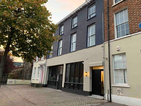 The Auction House - Two Bedroom Apartment - W5 Museum