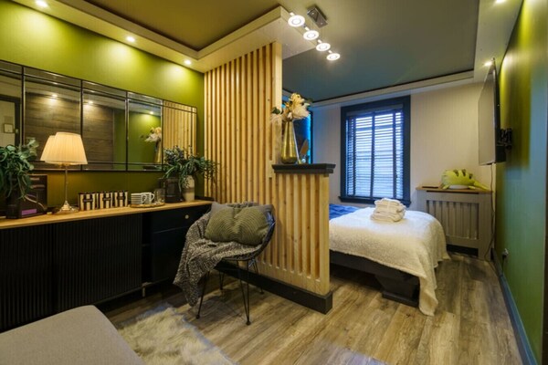 Stylish 5-bedroom Apartment Near Chancery Lane & Kings Cross  Perfect For Groups & Families! - Central London