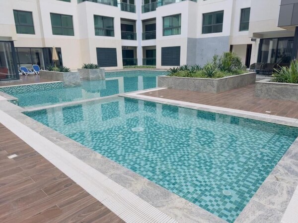 Luxury 3-bedroom Seafront Apartment, Terrace, Swimming Pool, Sports, 24/7 Security - Dakar