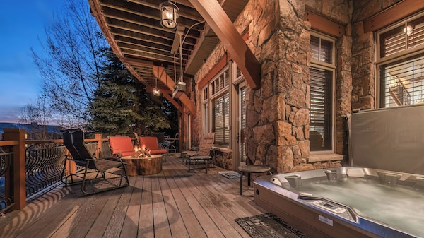 Hot Tub + Close To Skiing  Lariat Ridge Lodge - Steamboat Springs, CO
