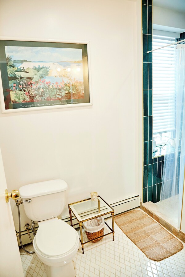 Clean, Quiet Studio Apartment In Rockaway Beach, Just A Blockfrom The Beach - Rockaway Beach
