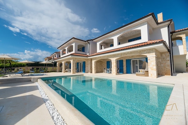 Premium Apartment Loma Three With A Pool And Garden On Krk - Malinska