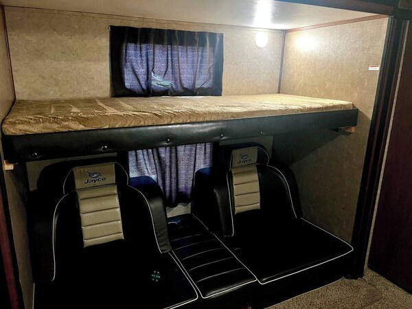 Ample Lakeside Travel Trailer - Bridgeport, TX