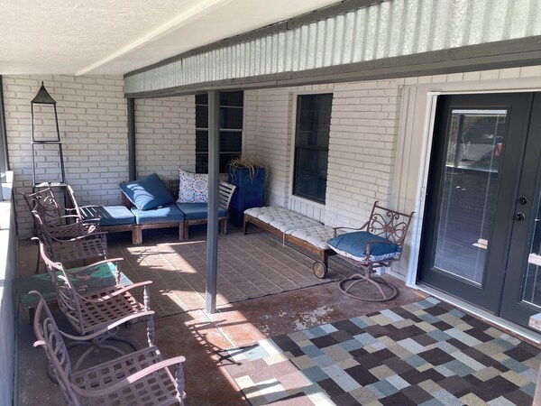 3-2 House With Pool And 2 Living Rooms, 1.5 Miles From Boerne Main St. - Boerne, TX