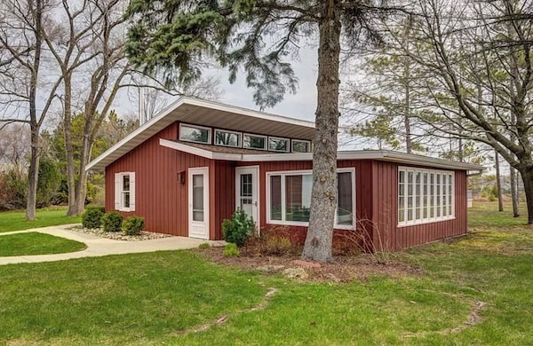 Charming Guesthouse Within Minutes Of Downtown Fish Creek! - Egg Harbor, WI