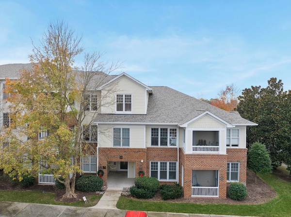Beautifully Updated Penthouse Condo In West Cary - Apex, NC