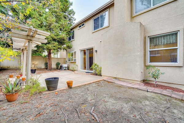 Centrally Located Home W/ Yard In Hayward! - Fremont, CA