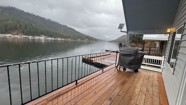 Oh Deer Waterfront Cabin, Private Dock, Sleeps 8 - Loon Lake, WA