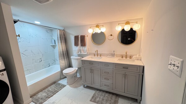 Stunning 3-bedroom Stay On Dc Edge - Washington, D.C.