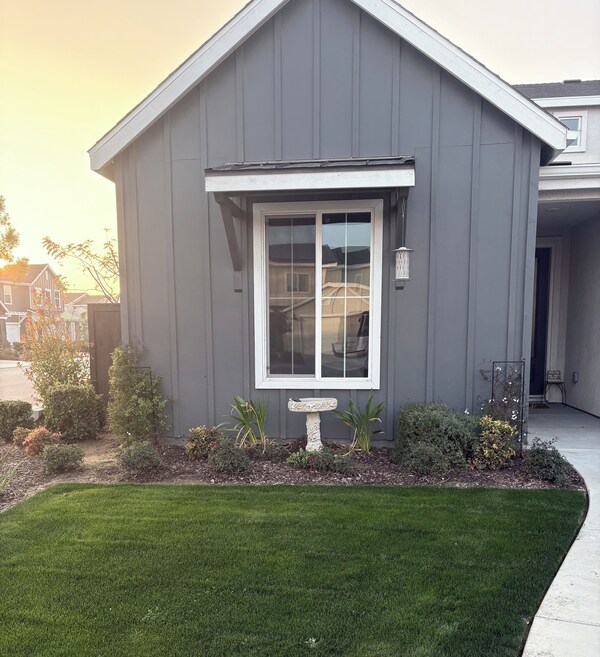 Chic 1-bedroom Retreat In Bakersfield! - Bakersfield, CA