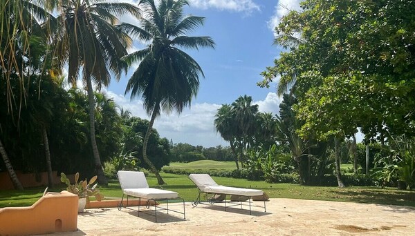 Spacious Villa With 5 Bedrooms , Maid, Batler, Cook, 1 Golf Car - La Romana