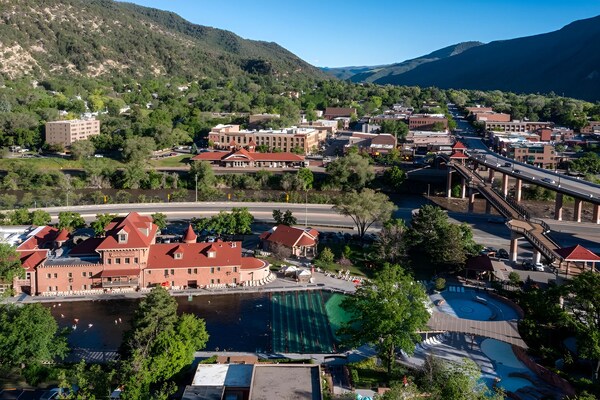 Historic View, Hotel Maxwell Anderson, Coffee Maker, Great Location - Glenwood Springs, CO