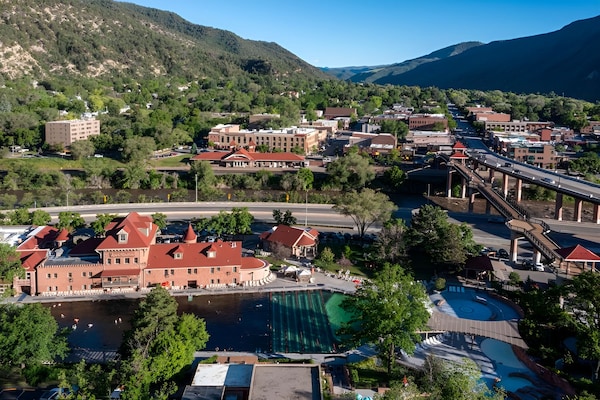 Historic View, Hotel Maxwell Anderson, Coffee Maker, Great Location - Glenwood Springs, CO
