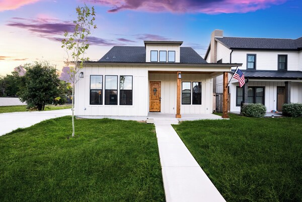 Luxury 3-bedroom Farmhouse With Pool Centrally Located In San Antonio - San Antonio