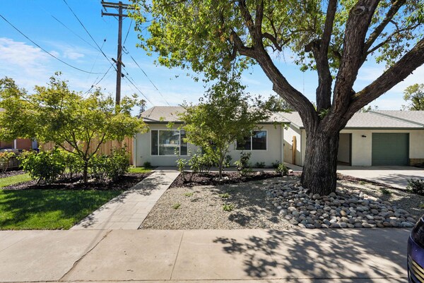 Tvs In Living And Master, Private Yard And High-speed Wi-fi. - Modesto, CA