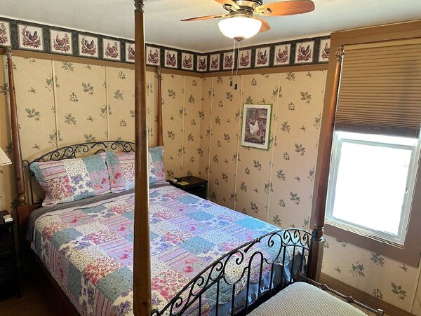 Charming 4-bedroom Pearce Historic Farmhouse In Roseburg With Ac And Wifi - Roseburg, OR