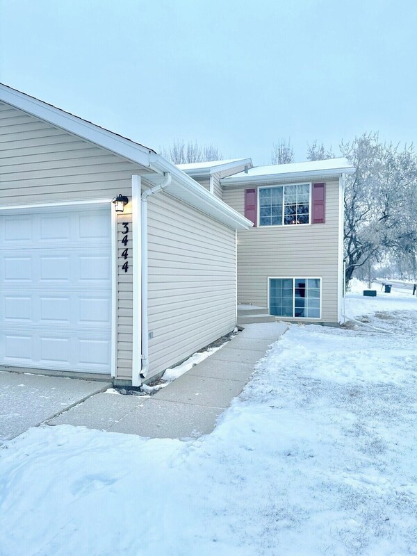New - Great Location - Family Friendly - Garage - Spacious - North Dakota