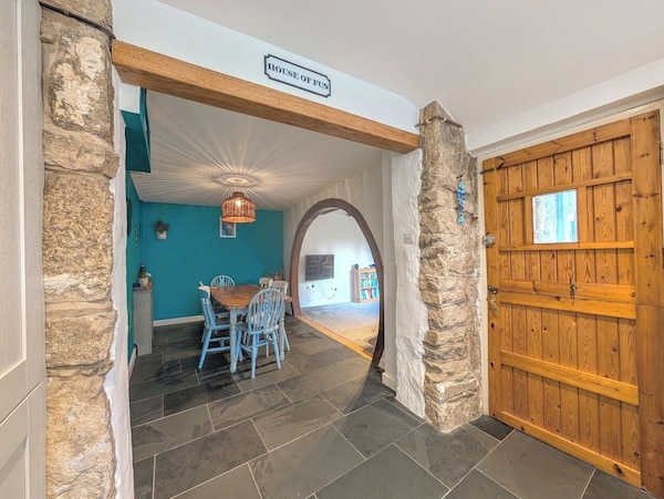 The Old Barn Near St Ives - Rustic Charm & Space - Cornwall