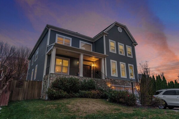 7 Bedroom 6,500 Sq Ft Masterclass Style Meets Elegance - Burke, VA