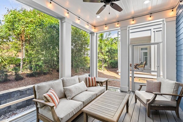 Cabana Blue By Avantstay | Walk To Beach, Golf Cart+bikes Included | Pool Access - Florida