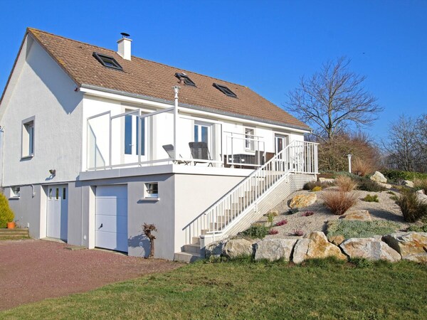 Spacious House With Sunny Terrace And Modern Amenities Near Agon-coutainville - Coutances