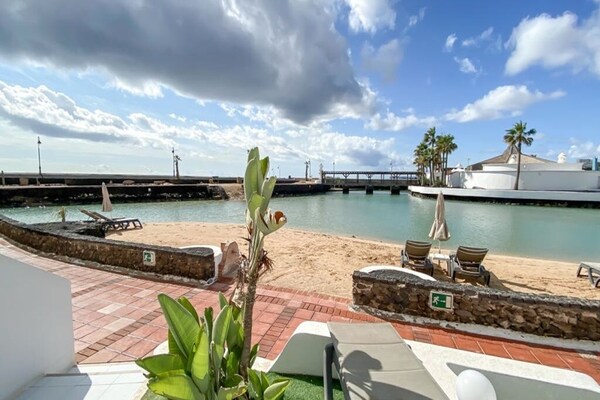 Lovely Cozy Beachfront Apartment, Sunny Subtropical Paradise By The Sea - Costa Teguise