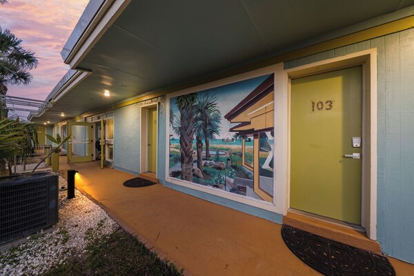New Listing! 1br Apartment With Heated Pool And Hot Tub In Cocoa Beach - Cocoa Beach, FL