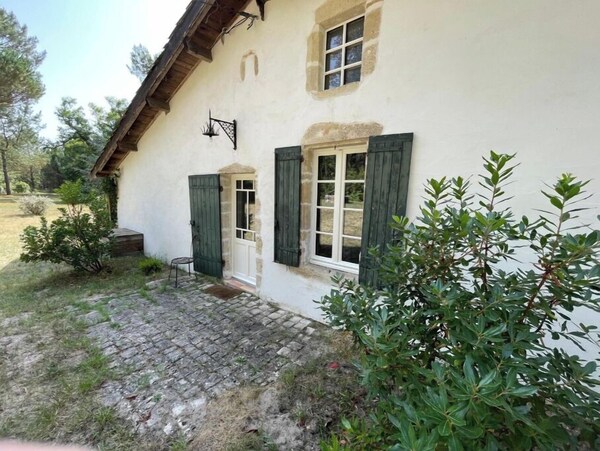Authentique Ferme Bazadaise, Restaurée Avec Goût Au Coeur De La Forêt Landaise. - Bazas