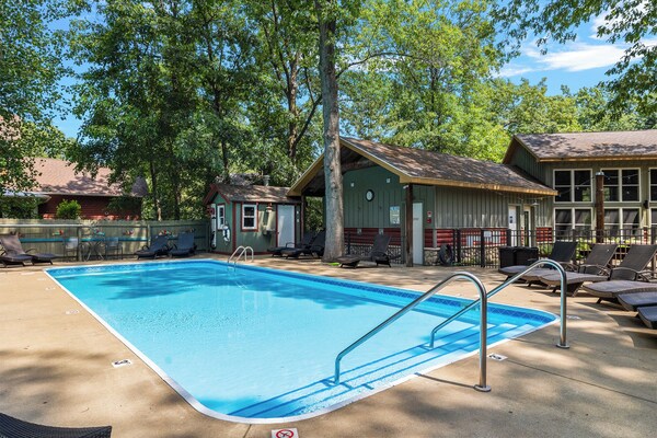 Lodged In The Trees Lk Retreat - Pool And Hot Tub! - New Buffalo