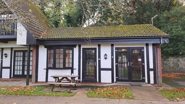 A Great Location For Families, With On Site Facilities Which Include A Pool, Playground And Shop. - Gwithian