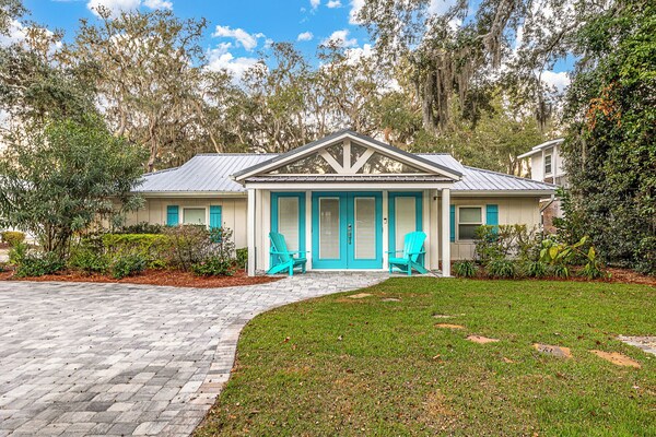 Charming 3-bedroom Cottage With Pool!  Beautiful Open Floorplan - Brunswick, GA