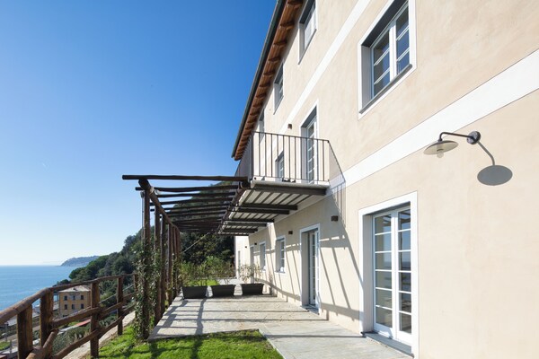 Quiet Apartment With Wonderful Sea View. - Cogoleto