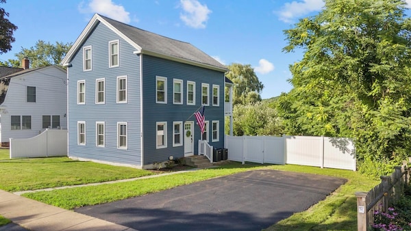 Newly Renovated 2 Bedroom In Heart Of Tariffville - Hartford, CT