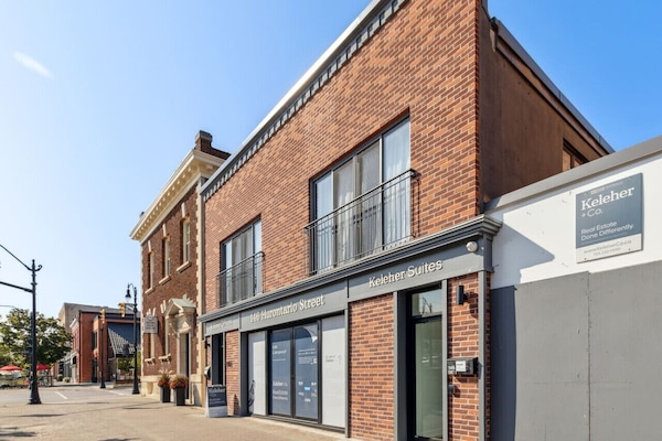 Design Condo In Downtown Collingwood - 146 Hurontario Unit 2 - Collingwood