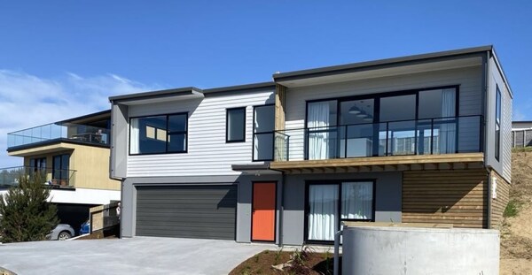 Mangawhai Family Getaway, Near Beach And Skate Park With Secure Parking - Mangawhai