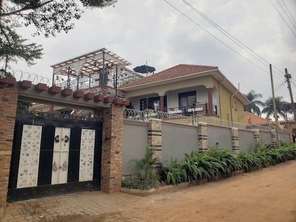 Charming 2-bedroom House With Wifi, Ac In Welcoming Kampala At Ag Homes - Kampala