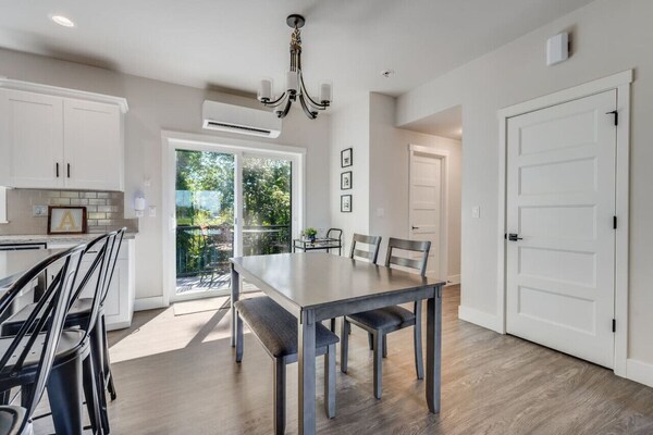 Clean And Modern Central Tacoma Escape - Tacoma, WA
