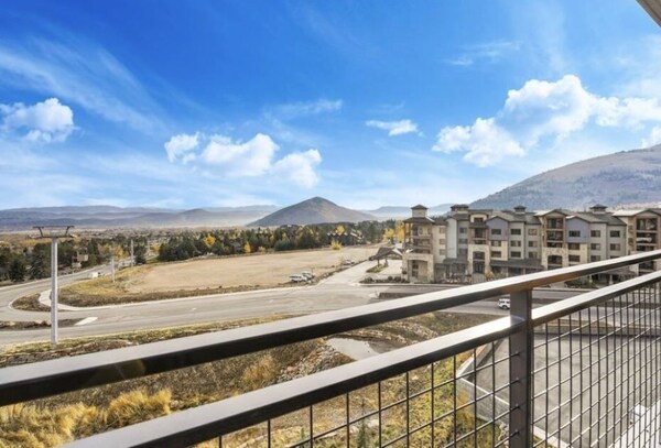 Mountain Side - Ski In/ Ski Out+ Pool, Games, Gym - Snowbird, UT