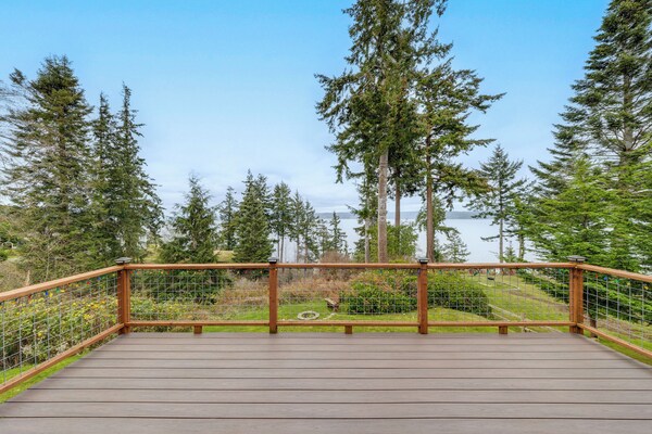 Waterfront Whidbey Island Hideaway W/ Beach Access - Port Townsend, WA
