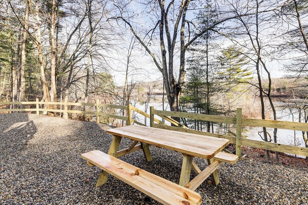 < 3 Mi To Uconn: Peaceful Home On Pine Lake - Coventry, CT