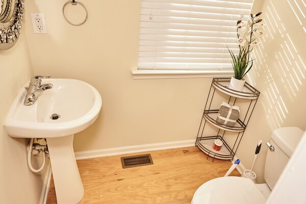Charming 3-bedroom Townhome In Duluth - Johns Creek, GA