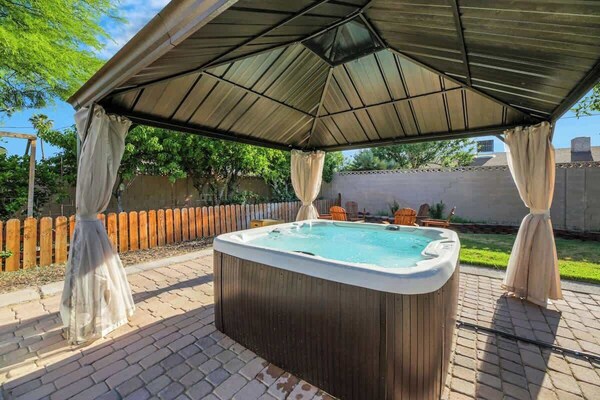 Modern Farmhouse Villa With Theater Room And Hot Tub - Las Vegas, NV