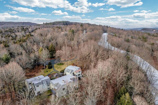 Ski-in/out Ski Hill, Cozy Fireplace | Kingswood 1d - Woodstock, VT