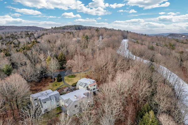 Ski-in/out Ski Hill, Cozy Fireplace | Kingswood 1d - Woodstock, VT