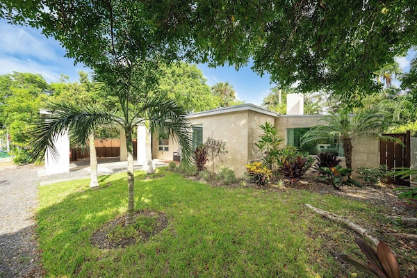 Island Living 3-bed Oasis W Large Pool, Lush Deck, Cabana, Outdoor Shower - Key West, FL