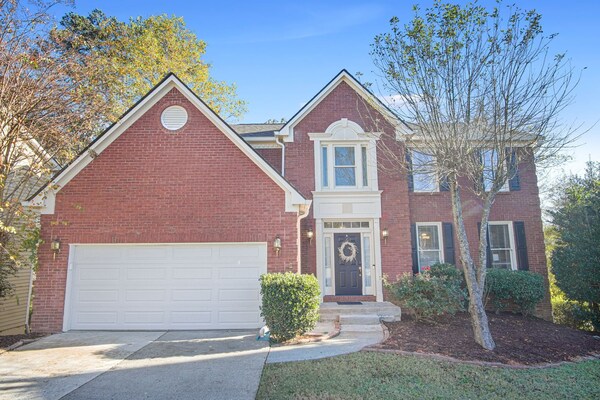 Stylish Modern Home Near Gas S/arena. - Suwanee, GA