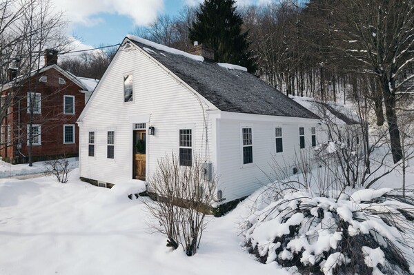 Historic, Walk To Town | South Woodstock Cottage - Vermont