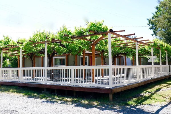 Rosé Room At Kerbyville Inn - Cave Junction, OR