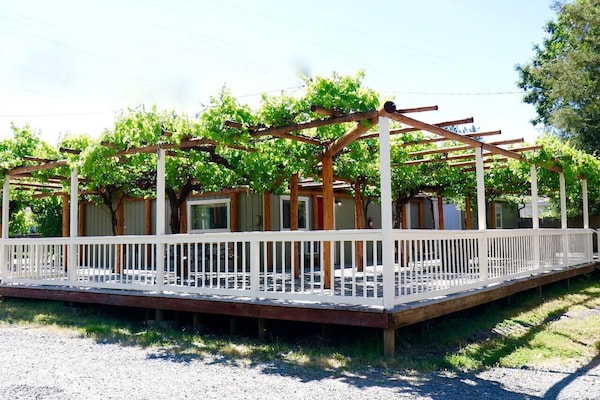Rosé Room At Kerbyville Inn - Cave Junction, OR